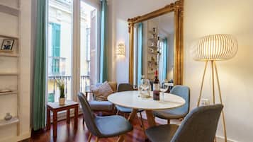 Apartamento Standard, 1 quarto, varanda (Málaga Center Old Town) | Restaurantes