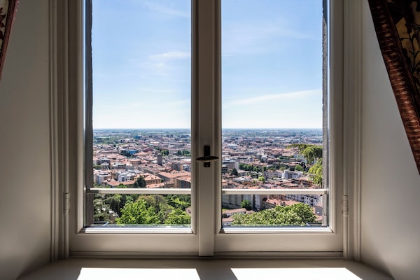 JUNIOR SUITE DELUXE - LUCIA | 1 quarto, roupas de cama premium, edredons de pluma