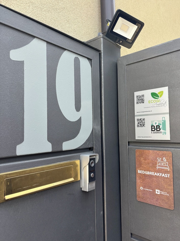B&b In Centro. Confortevole E Riservato, Circondato Da Un Verde Rigoglioso - Legnano