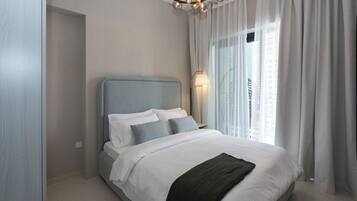Apartamento Deluxe, varanda, vista para o lago | 1 quarto, roupa de alta qualidade, edredões de penas