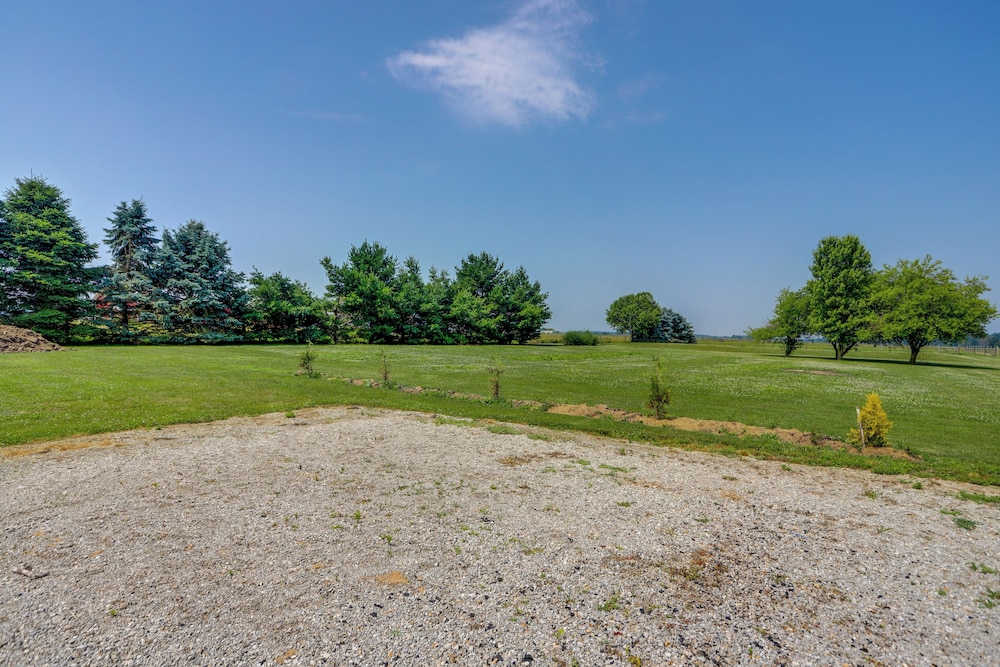North Fairfield Family Home W/ Hot Tub & Porch! - New London, OH