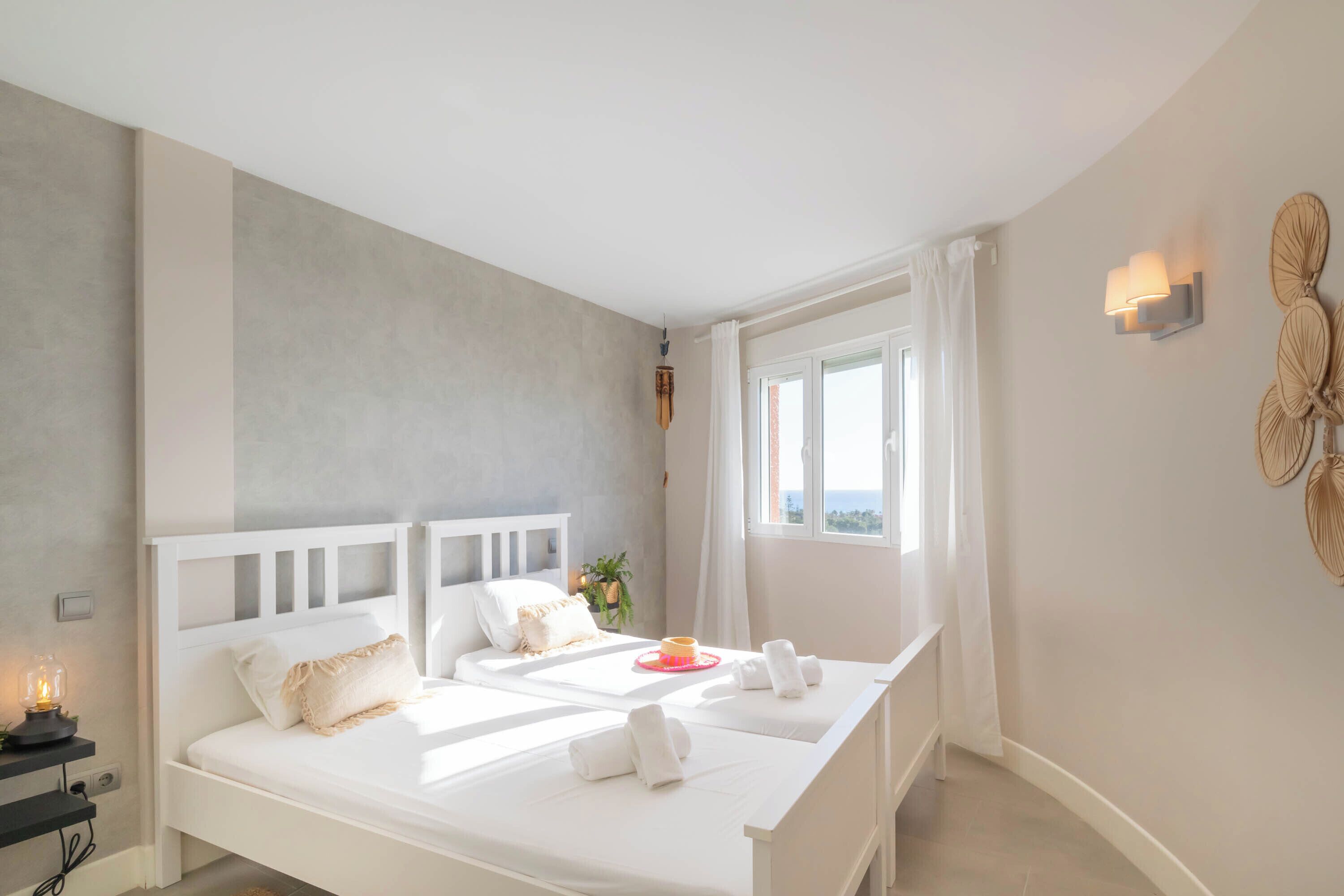 3 quartos, secretária adequada para computadores portáteis 