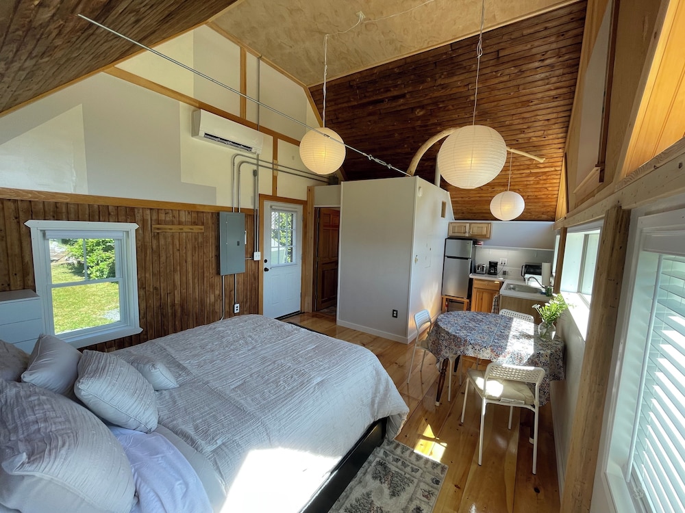 Cozy Cottage - Maine