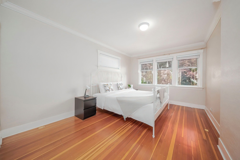 Amazing Westside Vancouver Villa - Free Parking - Richmond