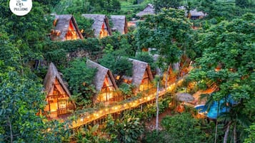 Fachada do alojamento (tarde/noite)