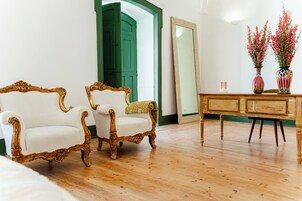 Suite Deluxe | Sala de estar | Smart TV, Netflix, serviços de streaming, impressoras 