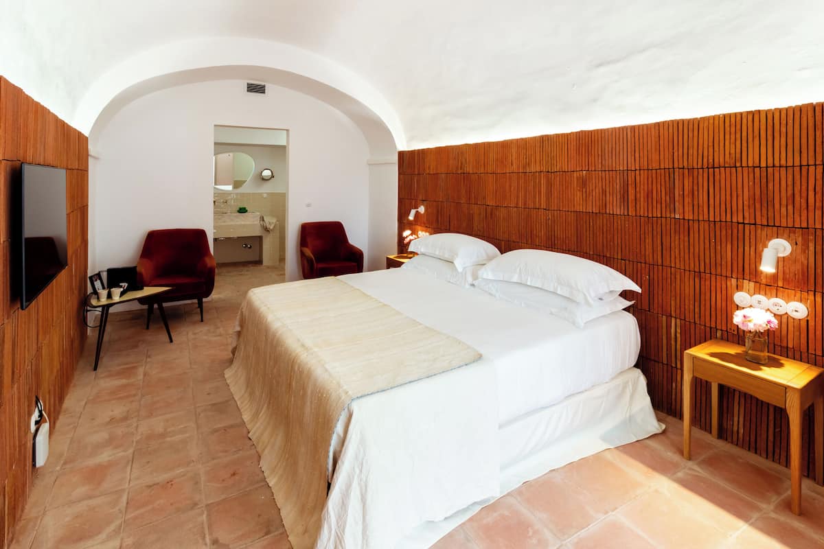 Quarto luxo | 1 quarto, roupas de cama premium, cofres nos quartos