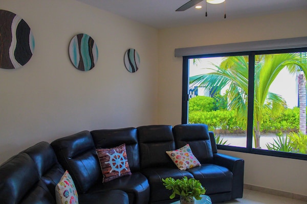 Corcomoran Luxury Beachfront House - Telchac Puerto