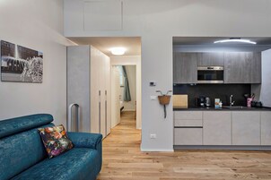 Apartamento, vista para o pátio | Cozinha privada | Máquina de café expresso, chaleira elétrica, torradeira