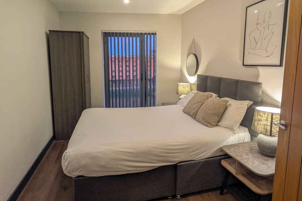 Apartamento Standard, 1 cama de casal, não fumadores (Walk-in Shower;with Sofabed) | Wi-fi grátis, roupa de cama fornecida