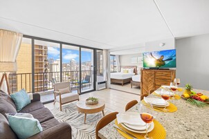 Apartamento Familiar em Condomínio Fechado, 1 quarto, varanda, vista parcial para o mar (0144) | Sala de jantar