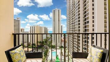 Apartamento em Condomínio Fechado, 1 quarto, varanda, vista para o oceano (0184) | Varanda