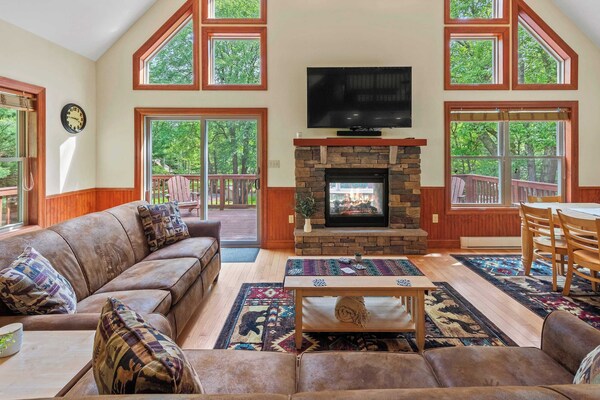 Bear Paw Lodge By Avantstay Hot Tub, Deck, & Fire Pit - Pennsylvania