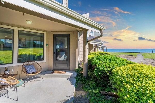 Beachcomber's Bliss By Avantstay Steps To The Beach Ocean Views - Camano Island State Park, Camano