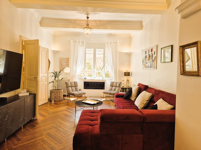 Maison De Maître 3 éToiles:loustal Des Halles Avec Salle De Cinéma Plein Centre - ibis Styles Castelnaudary