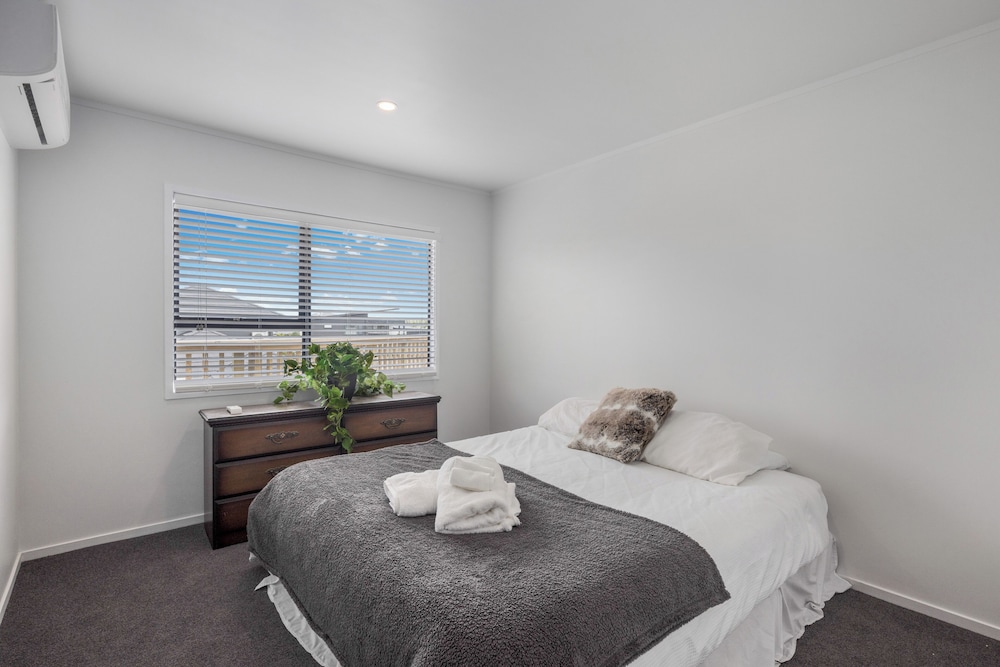 Pet-friendly Deck Retreat W/ Marina Views! - Ruakākā