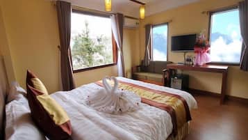 Quarto casal luxo, vista para a montanha | Cofres nos quartos, quartos à prova de som, Wi-Fi de cortesia