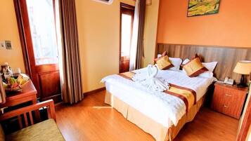 Quarto casal luxo, vista para a montanha | Cofres nos quartos, quartos à prova de som, Wi-Fi de cortesia