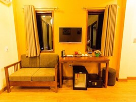 Quarto casal luxo, vista para a montanha | Cofres nos quartos, quartos à prova de som, Wi-Fi de cortesia