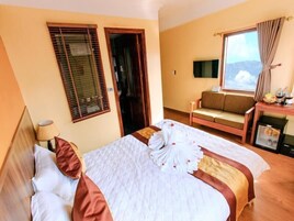 Quarto casal luxo, vista para a montanha | Cofres nos quartos, quartos à prova de som, Wi-Fi de cortesia