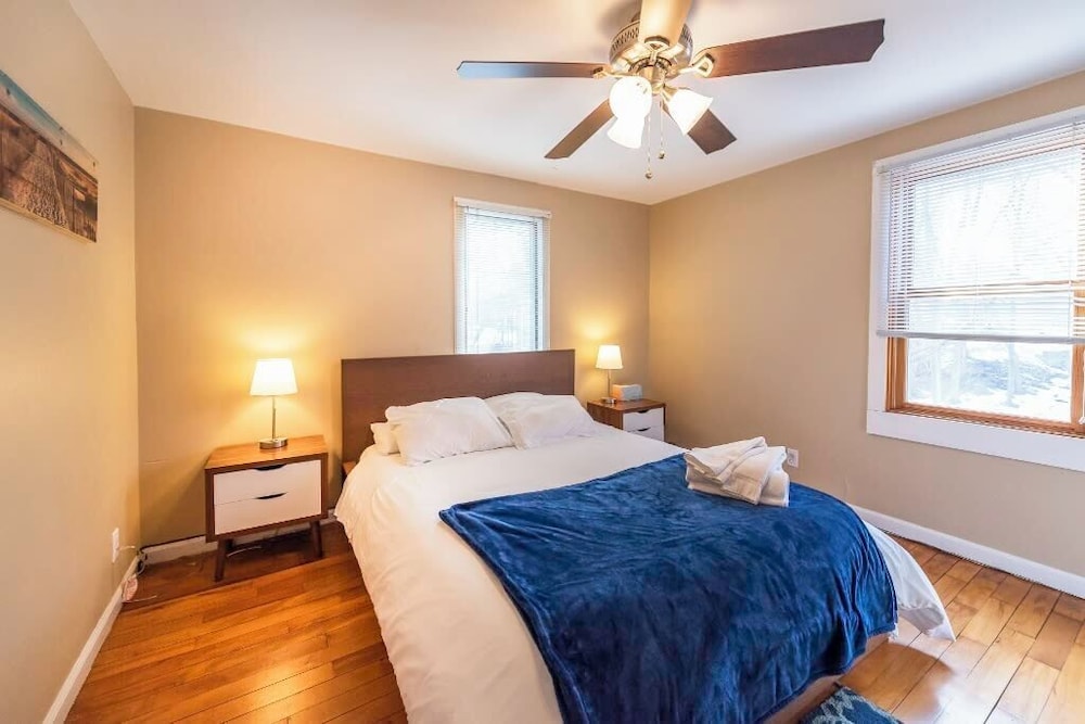 Cozy 2br Loft, Stroll To Downtown A2 - Whitmore Lake, MI