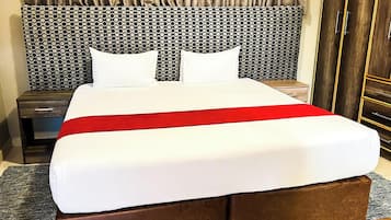Quarto de Luxo, vista para o jardim | Com decoração personalizada, com mobília individualizada, secretária