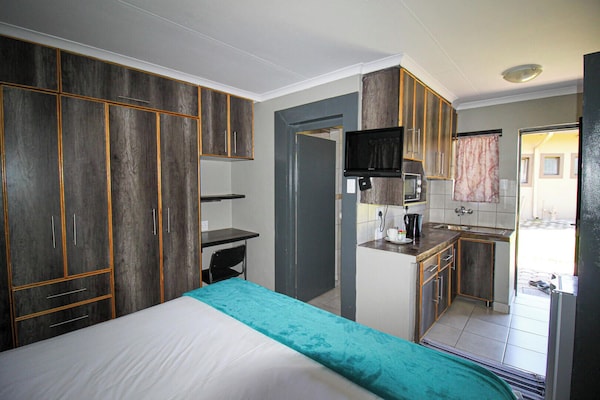 Pw Heights Private Guest House - Thohoyandou