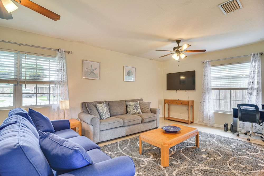 Charming Seminole Home W/ Patio: 6 Mi To Beaches! - Largo, FL