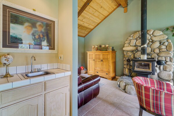 Close To Ski Slopes: Tahoe Ski Chalet W/ Fireplace - Tahoe City, CA