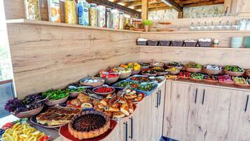 Pequeno-almoço tipo buffet diário incluído