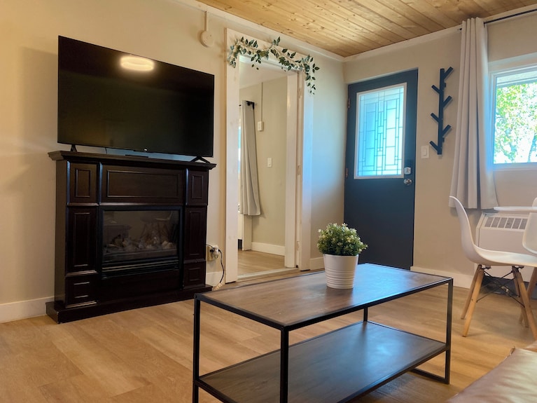 Bayfield Getaway 1 Pool Hottub Near Grand Bend & Lake Huron Pet Friendly - Bayfield