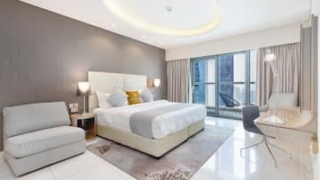 Apartamento luxo, 1 quarto, sacada, vista para o lago | Individualmente decorados, individualmente mobiliados, escrivaninha