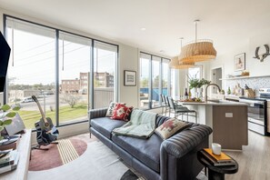 Smart TV 50 polegadas com canais digitais, Netflix, Hulu