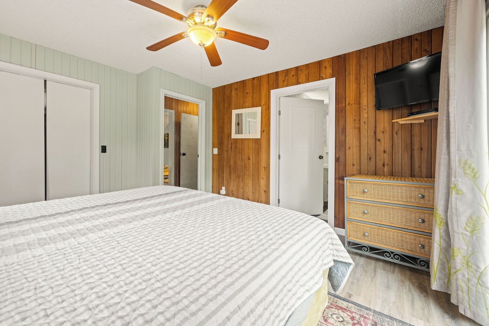 Spacious 3-bedroom home with WiFi, smart TVs, in the peaceful 4x4 area ...