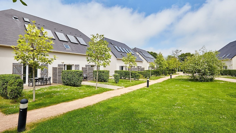 5km From The Beach! Charming Central Apartment - Auberville