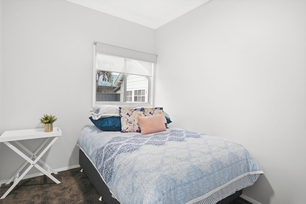 Long Jetty Lake House -Long Jetty, Central Coast Fully Renovated 3 Bed Cottage, - Central Coast