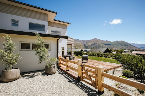 Penshurst - Lake Views - Sleeps 8 - Wanaka