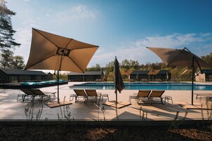 Piscina exterior sazonal 