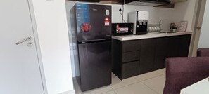 Apartamento Deluxe, Vista para a cidade | Cozinha privada | Uma chaleira elétrica 