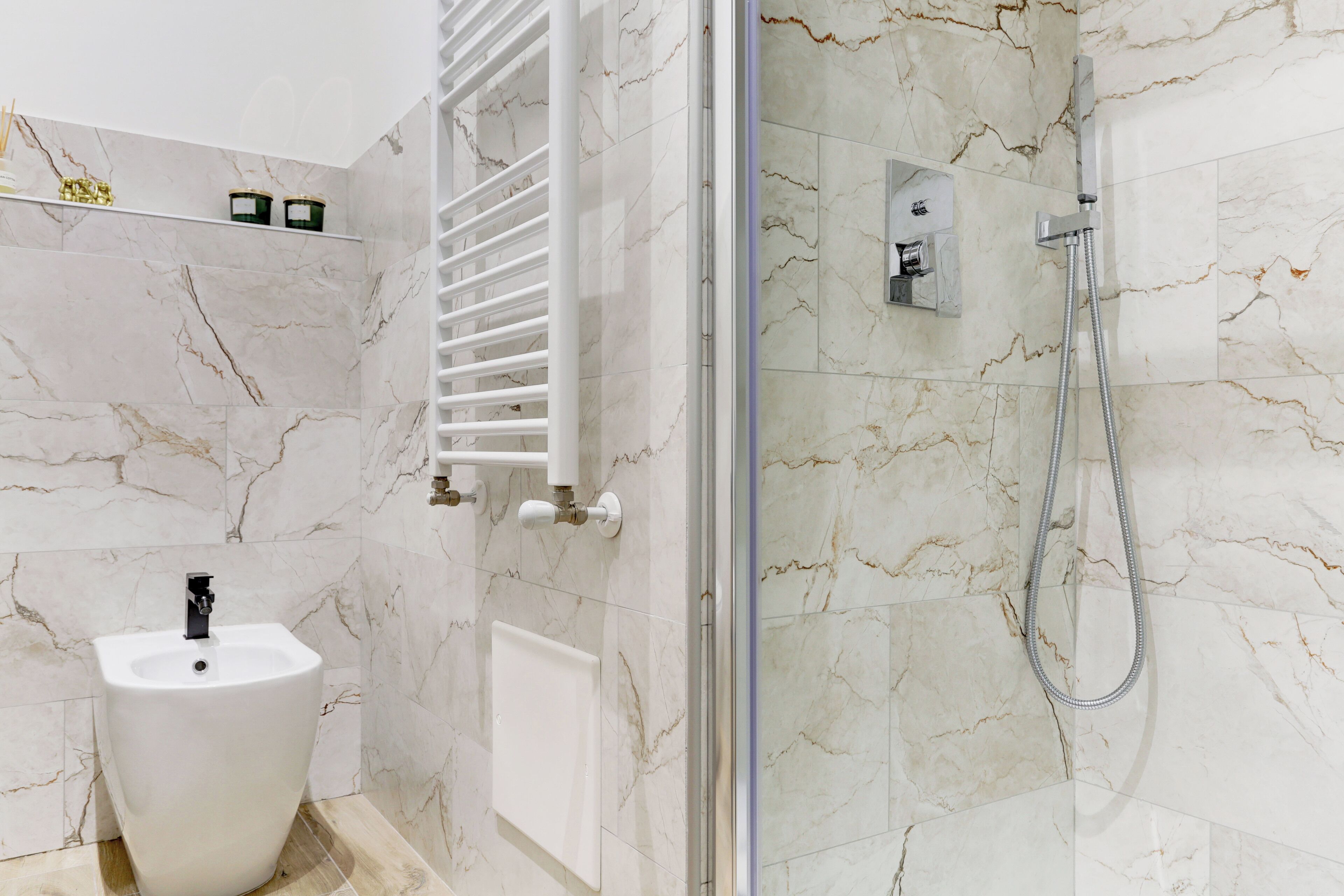 Apartamento Comfort, 1 quarto, kitchenette | Casa de banho | Um polibã, um secador de cabelo, toalhas fornecidas 