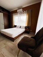 Roupas de cama premium, espaço de trabalho para notebook