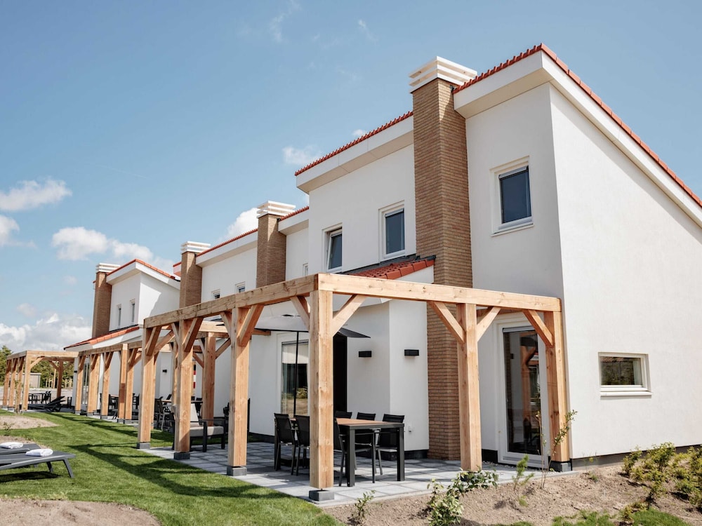 Modern, Semi-detached Holiday Home, On A Holiday Park, Only 4.5 Km. From Sea - Lisse