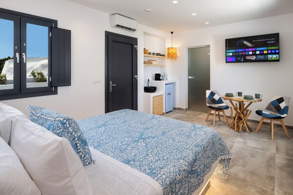 Terra Vecchia Suites - Santorini