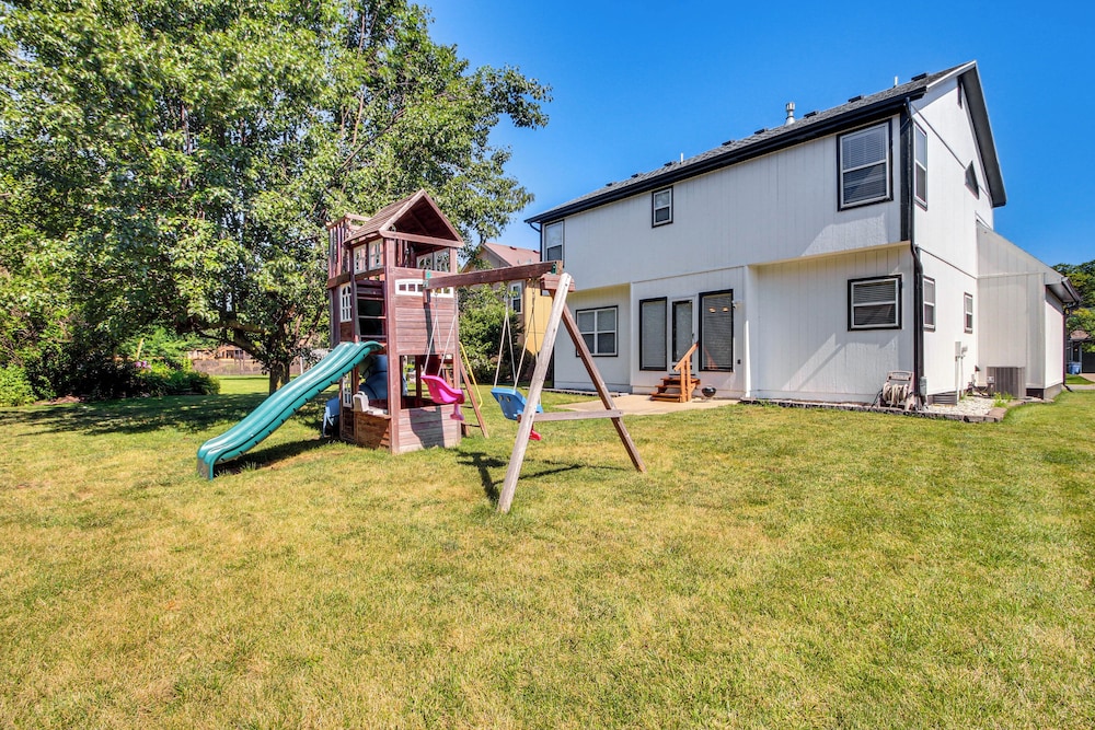 Spacious Olathe Home W/ Fireplace: Near Parks! - Spring Hill, KS