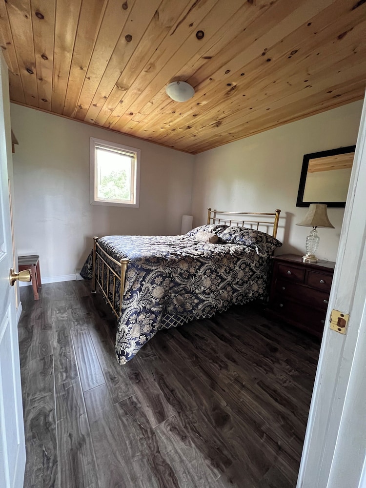 Newly Renovated Cosy Cottage 3 Minute Walk To The Beach. - New Brunswick