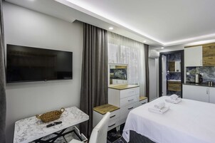 Quarto Standard, vista para o jardim | Secretária, Wi-fi grátis, roupa de cama fornecida 