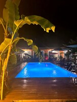 Piscina exterior sazonal 