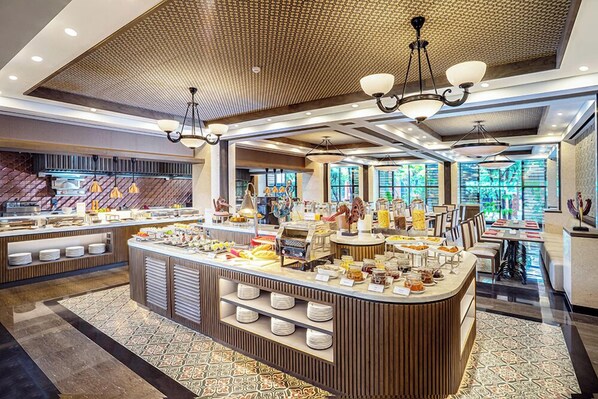 Café da manhã com buffet todos os dias (IDR 100000 por pessoa) 