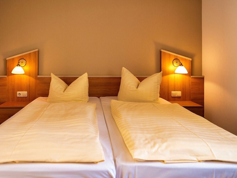 Doppelzimmer Mit Terrasse & Miniküche - Ferienanlage Zum See Hotel - Plau am See