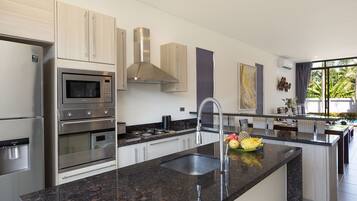 Villa Design, 3 quartos, vista para o jardim | Cozinha privada